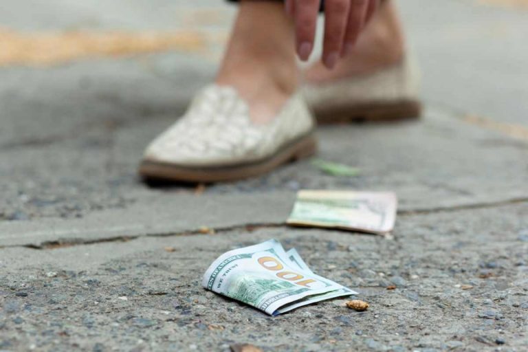 Denaro nascosto in città, segui gli indizi e i soldi saranno tuoi: come ...
