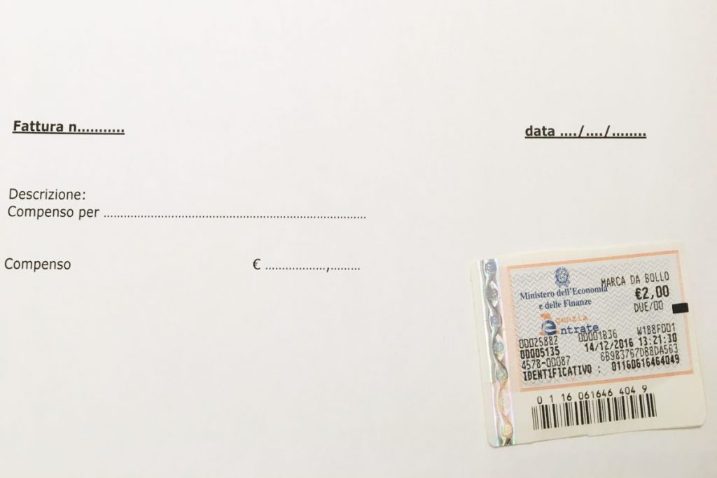 Fatture, quando c'è l'obbligo della marca da bollo e da quanto va applicata